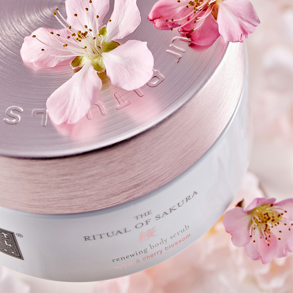 THE RITUAL OF SAKURA body scrub Esfoliantes Rituals - Perfumes Club